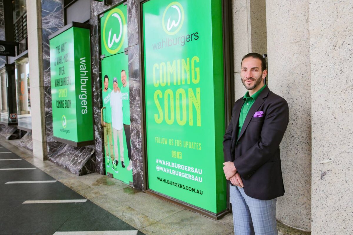 Actor Mark Wahlberg Plans on Bringing His Wahlburger Chain to New ...